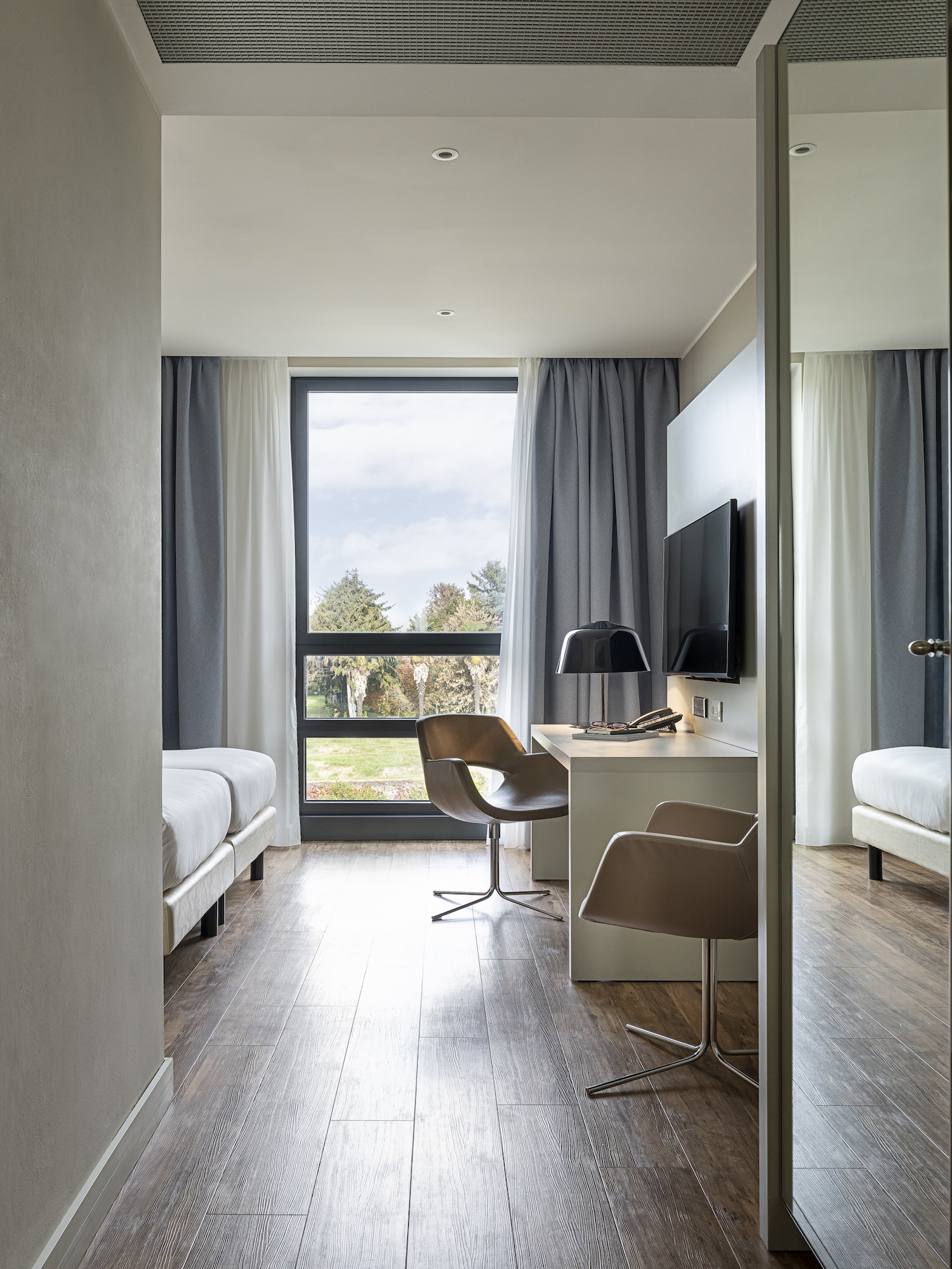 Move Hotels - Stay In Motion™